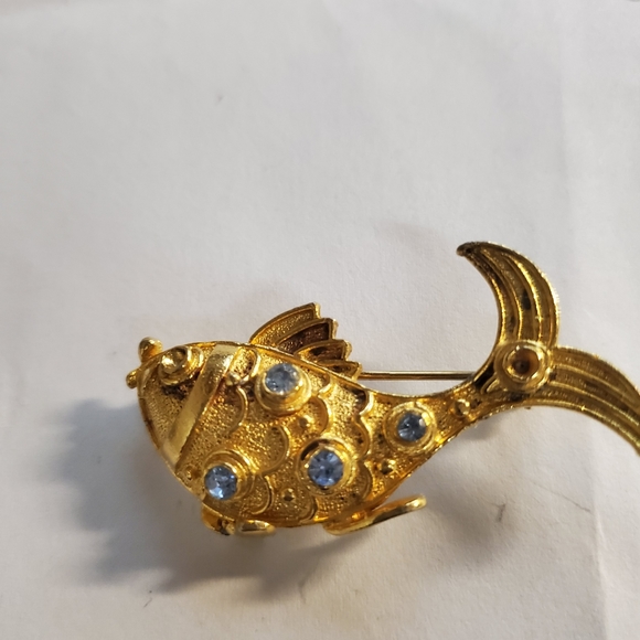 Lisner Jewelry | Jewelry | Lisner Gold Tone Fish Brooch With Blue ...